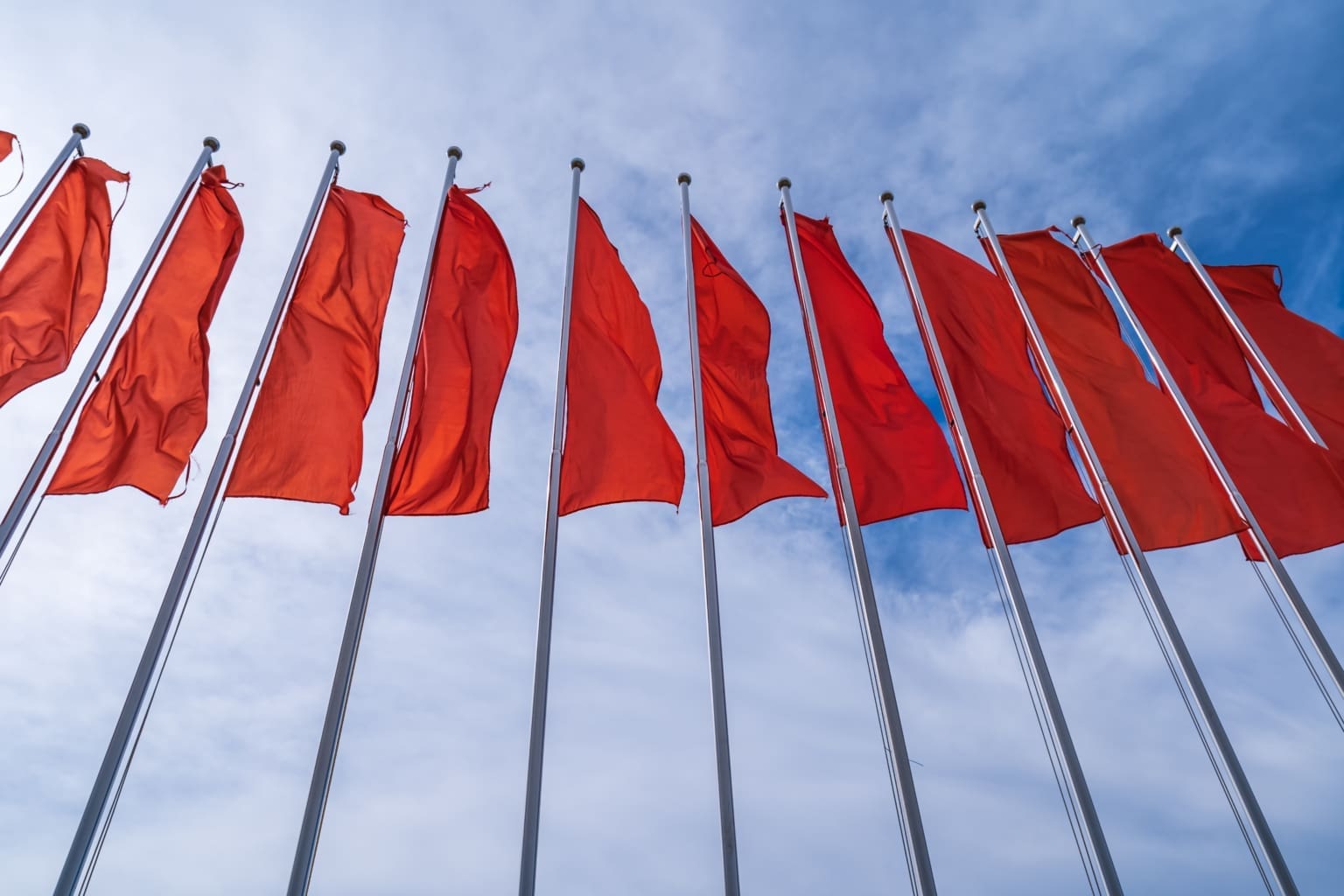 Red Flags: 12 znaków ostrzegawczych. Jak je rozpoznać? - janachowska.pl