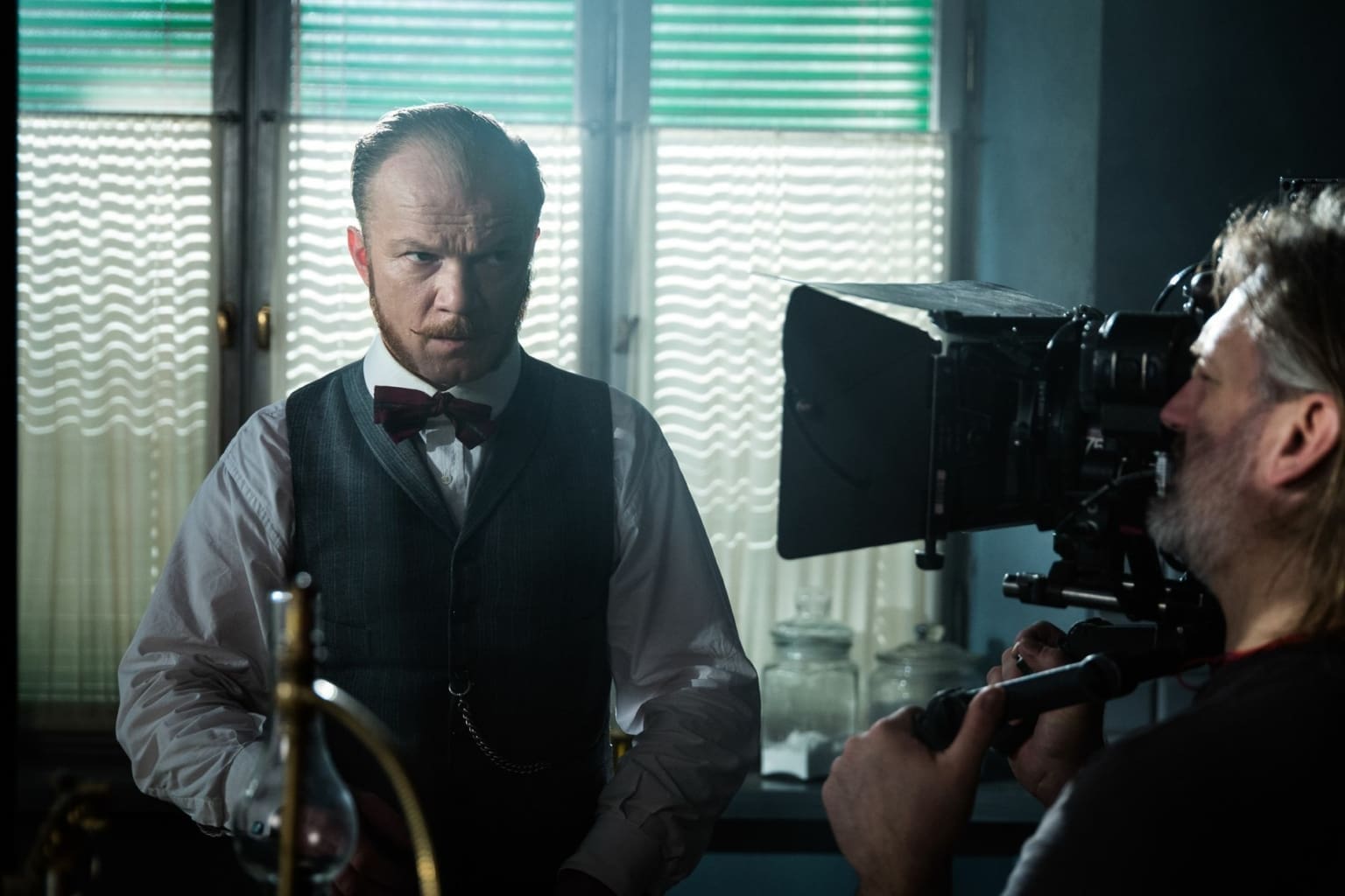 Eryk Lubos – charyzmatyczny aktor, który nie boi się wyzwań